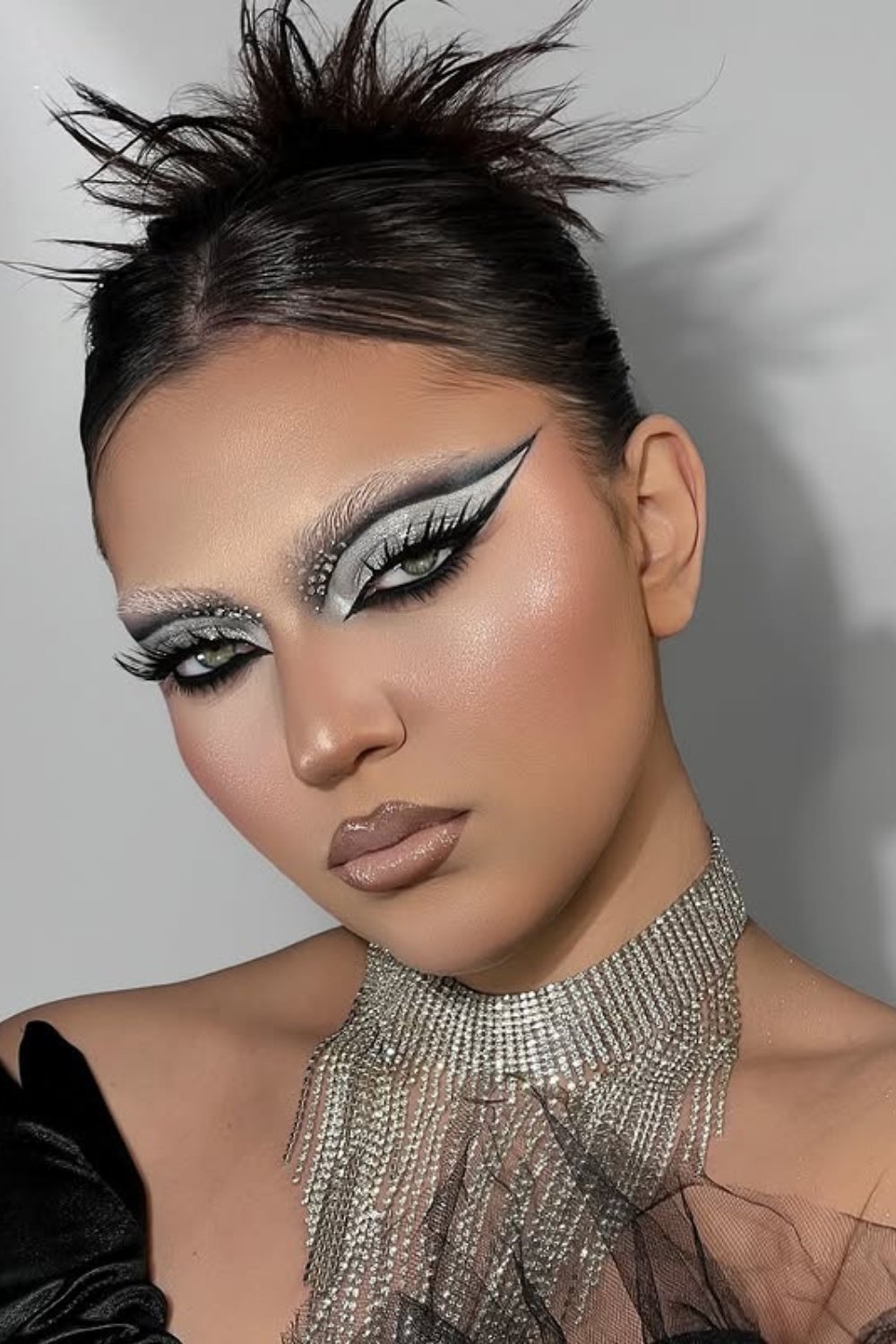 15 Silver Makeup Looks Full Face for 2026 – For Gleam