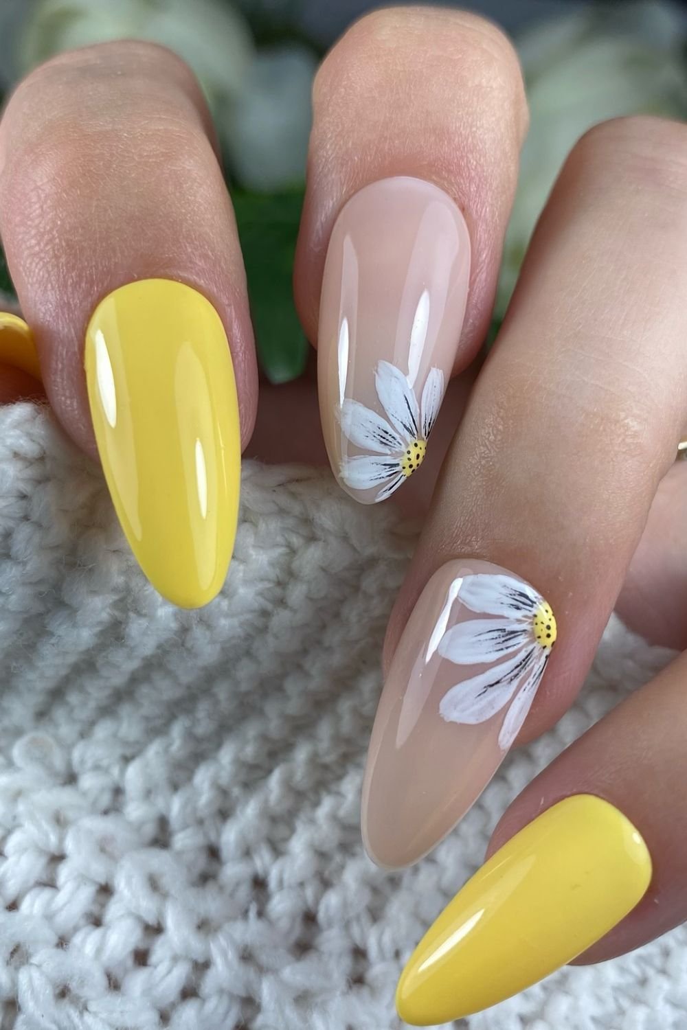25 Yellow Nails Design You Should Try in 2026 – For Gleam