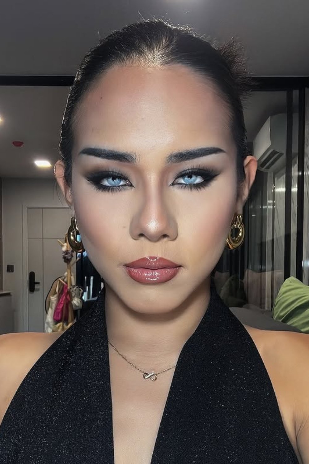 20 Dark Feminine Makeup Styles for 2026 – For Gleam