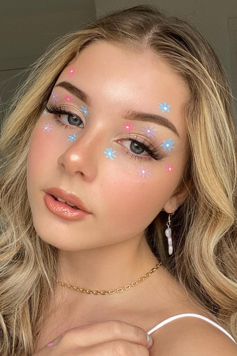 20 Stunning 2000’s Makeup Looks – For Gleam