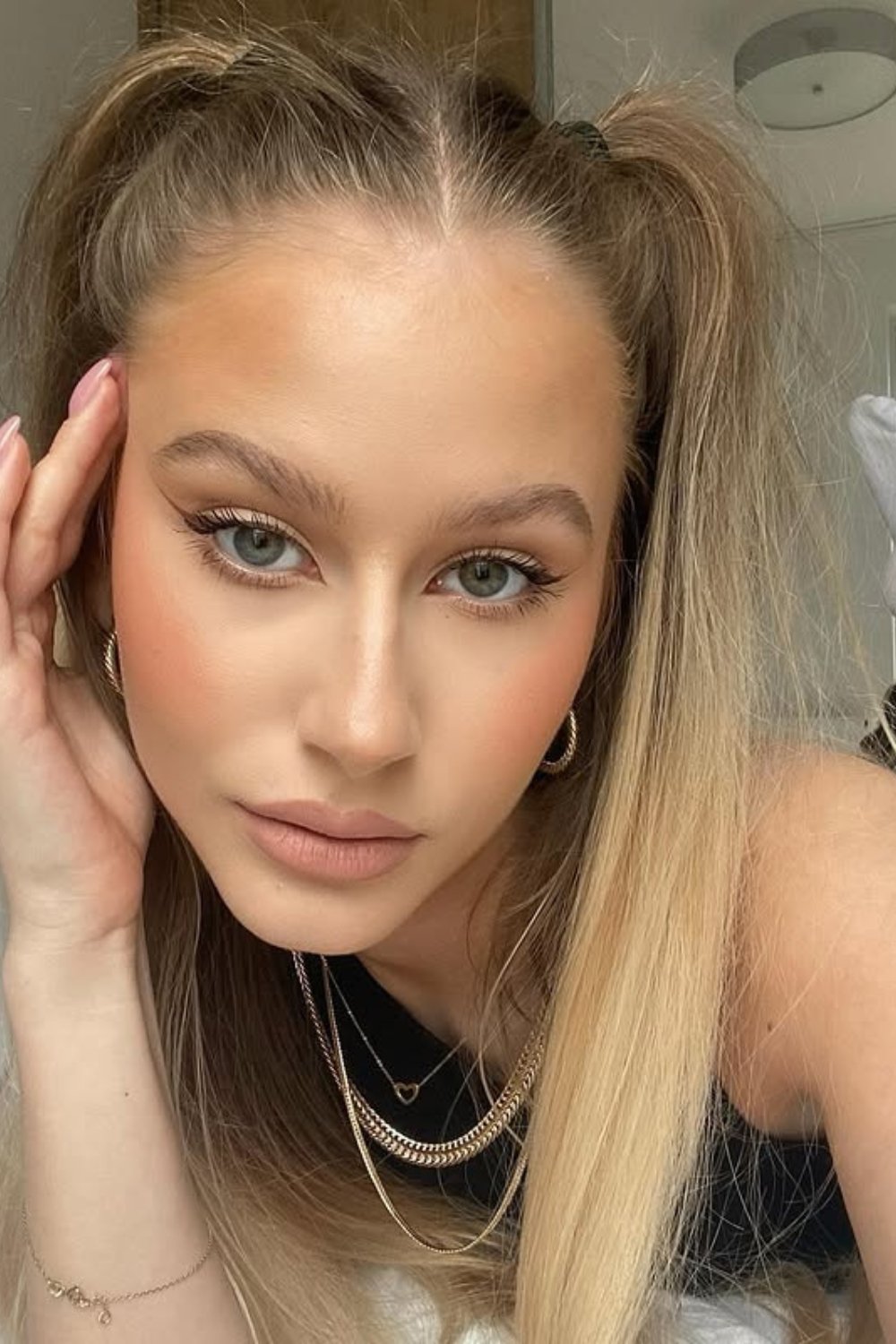 20 Stunning 2000’s Makeup Looks – For Gleam
