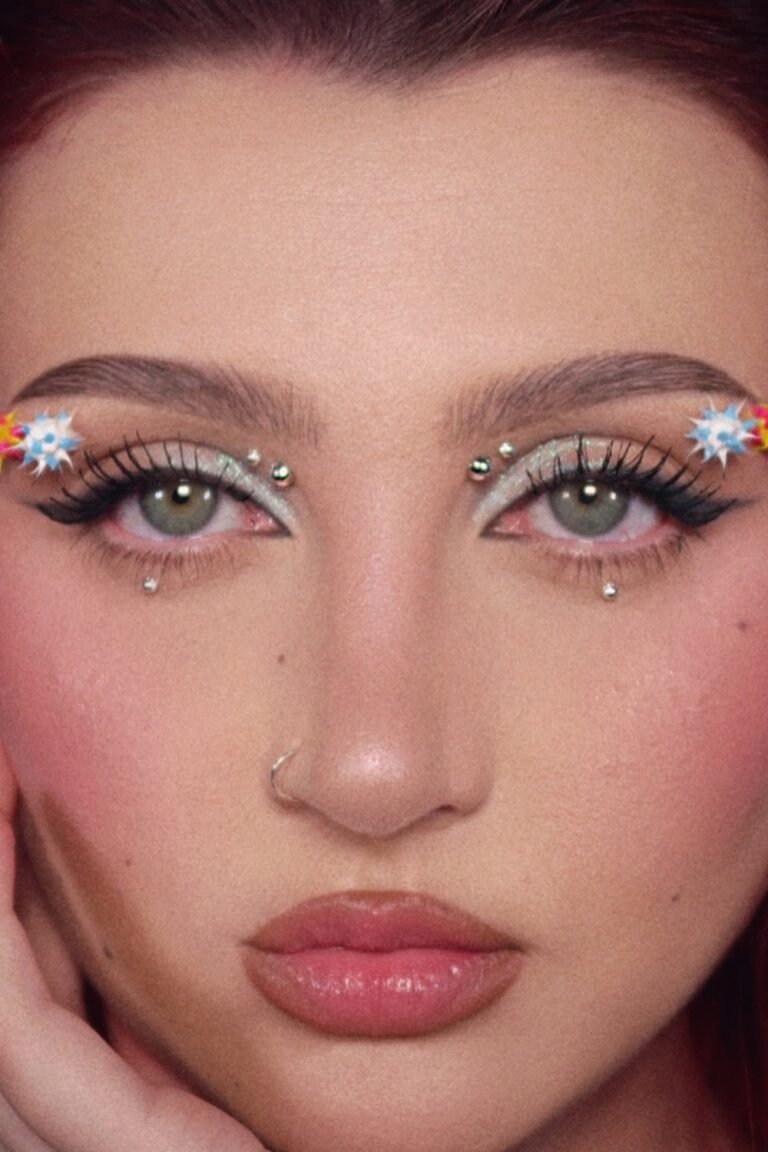 20 Stunning 2000’s Makeup Looks – For Gleam