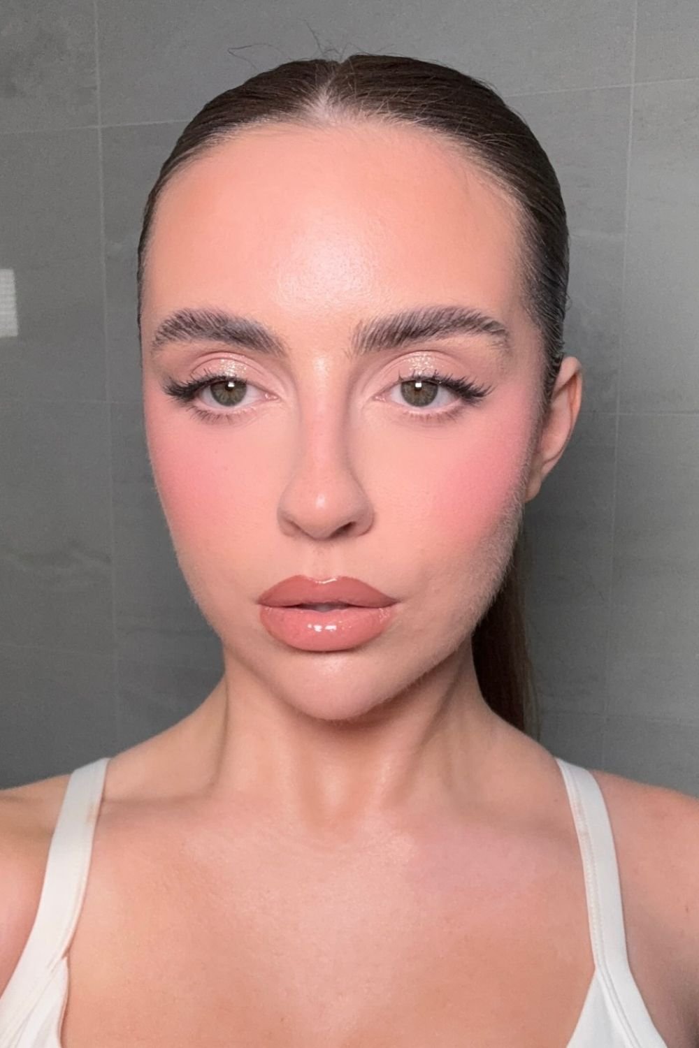 15 Pale Skin Makeup Ideas for 2026 – For Gleam